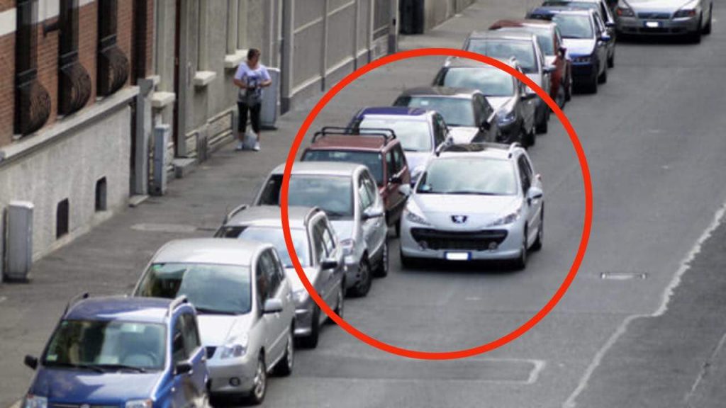 Macchina in seconda fila, non avete idea di quello che vi succede ora ...