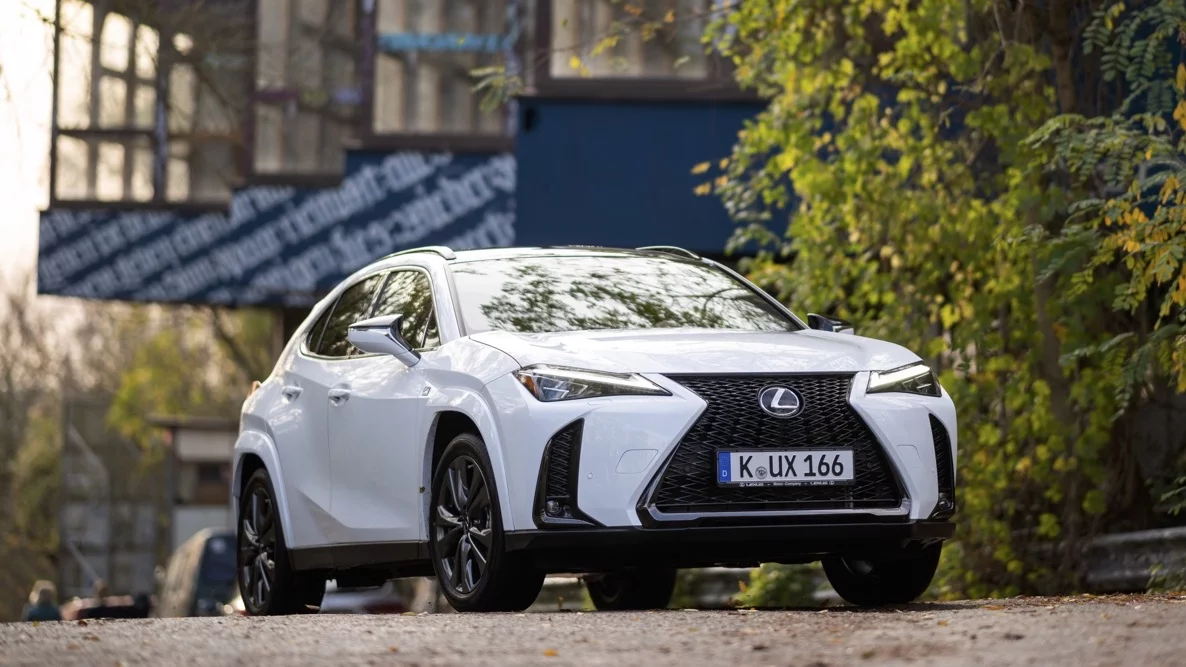 Lexus UX 2023, quanta autonomia in più per l’elettrica!