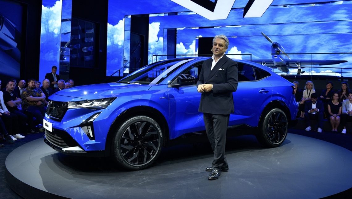 Renault Rafale, il suv-coupé con la novità E-Tech PHEV 4×4
